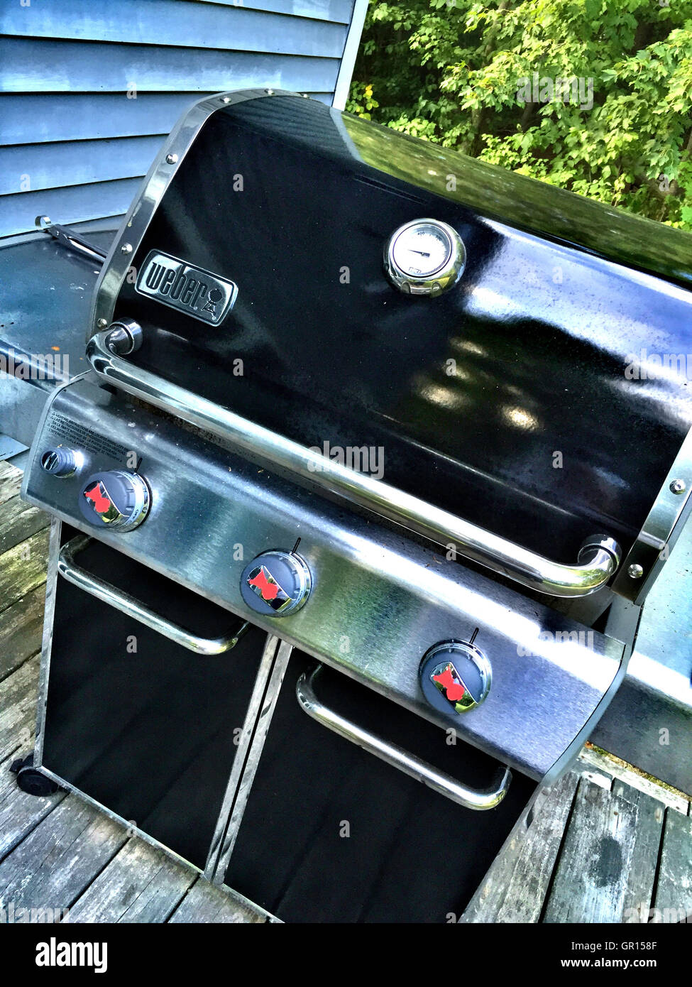 Outdoor deck bbq grill hi-res stock photography and images - Alamy