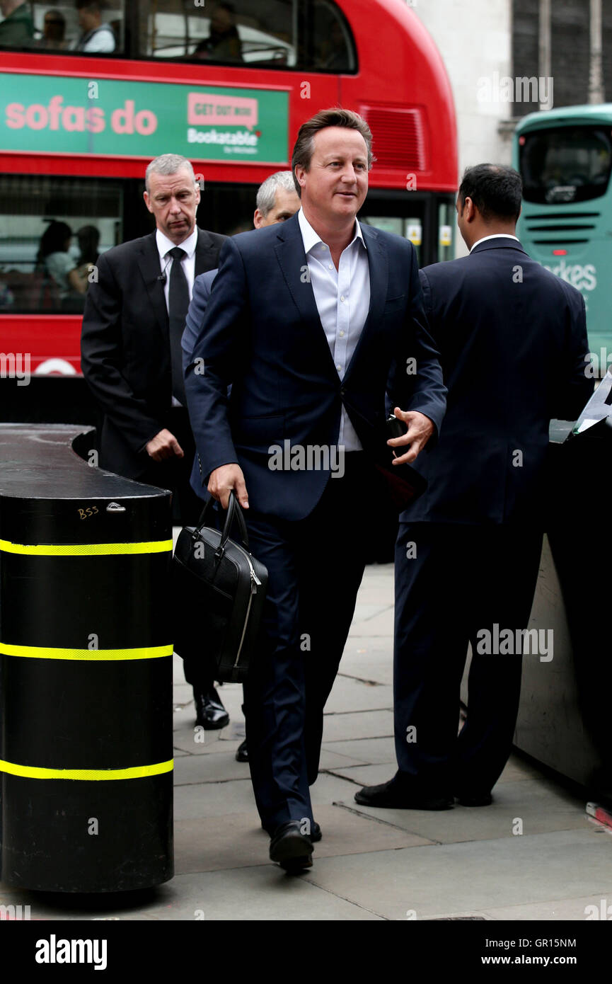 Prime minister david cameron arrives at the houses of parliament hi-res ...