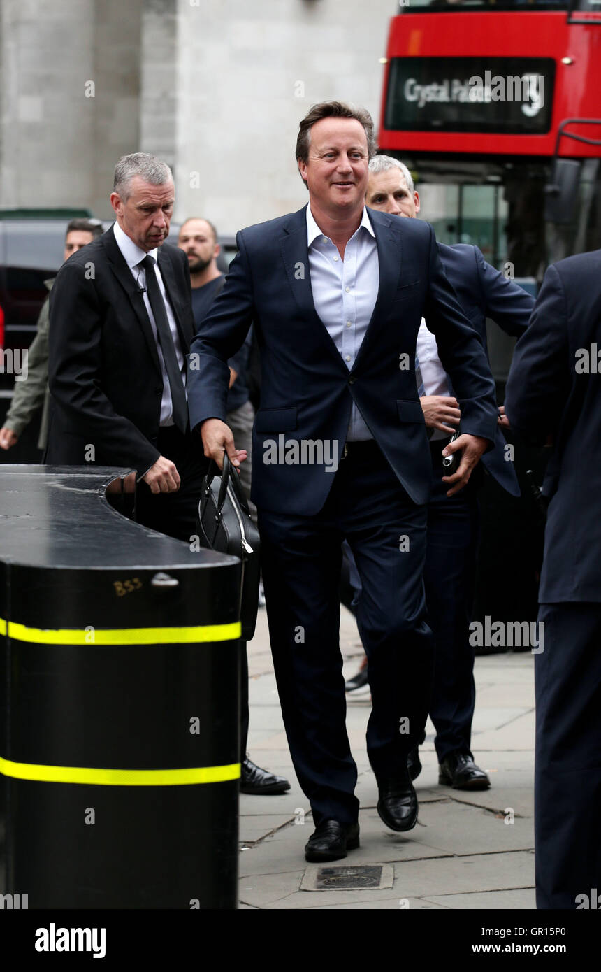 Prime minister david cameron arrives at the houses of parliament hi-res ...