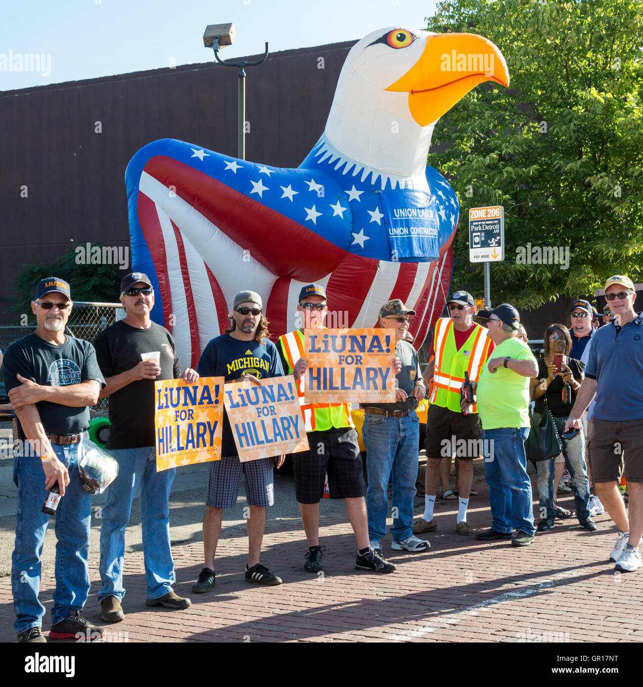 Detroit, Michigan, USA. 05th Sep, 2016. Members of the Laborers Union ...