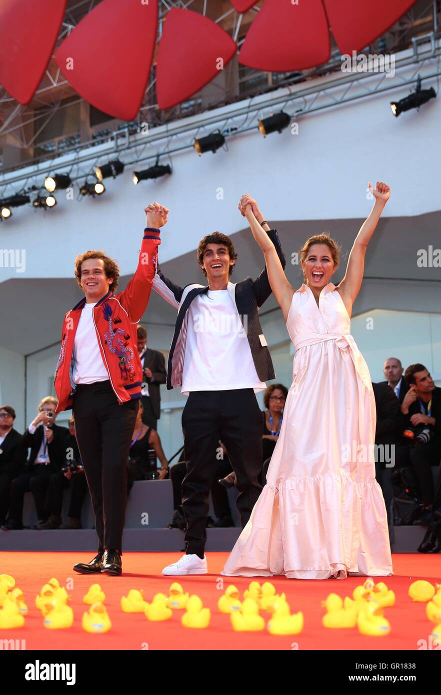 Venice, Italy. 5th Sep, 2016. Actress Blu Yoshimi (R) poses with actors ...