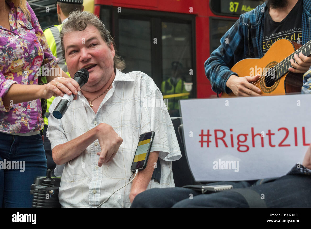 London, UK. 5th September 2016. John Kelly of DPAC sings at the 'Pop-Up ...