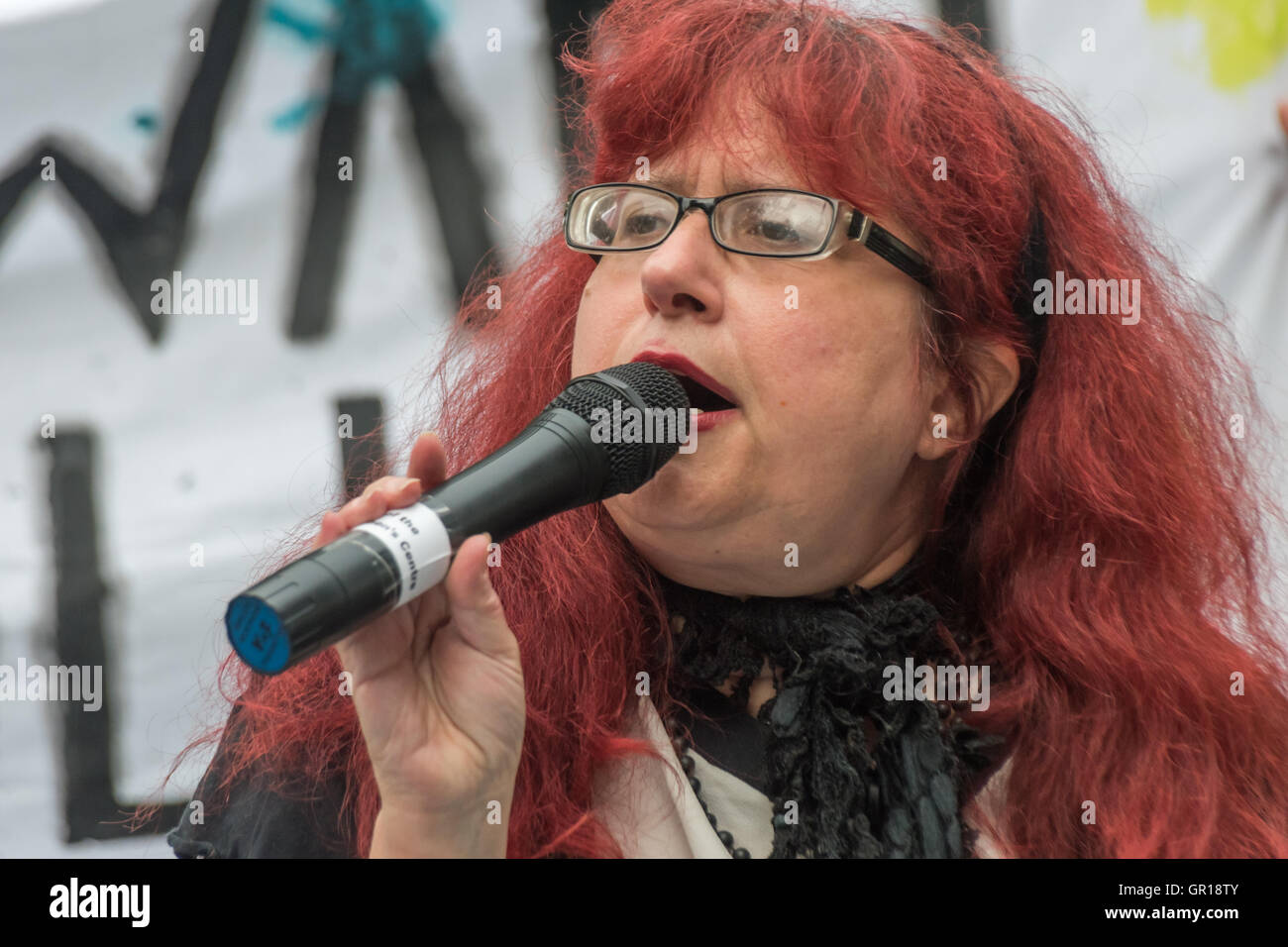 London, UK. 5th September 2016. A song-writer and singer gives an ...