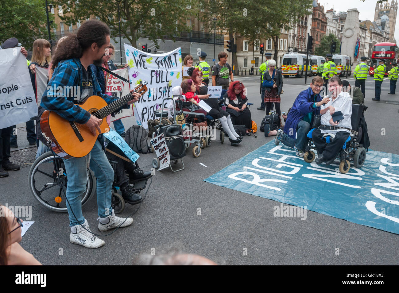 London, UK. 5th September 2016. John Kelly of DPAC sings at the 'Pop-Up ...