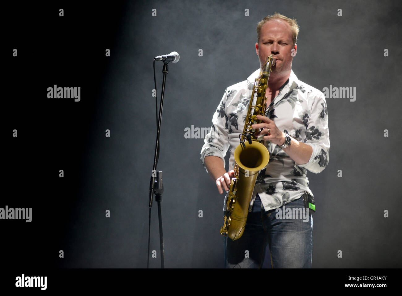 Sax player hi-res stock photography and images - Alamy