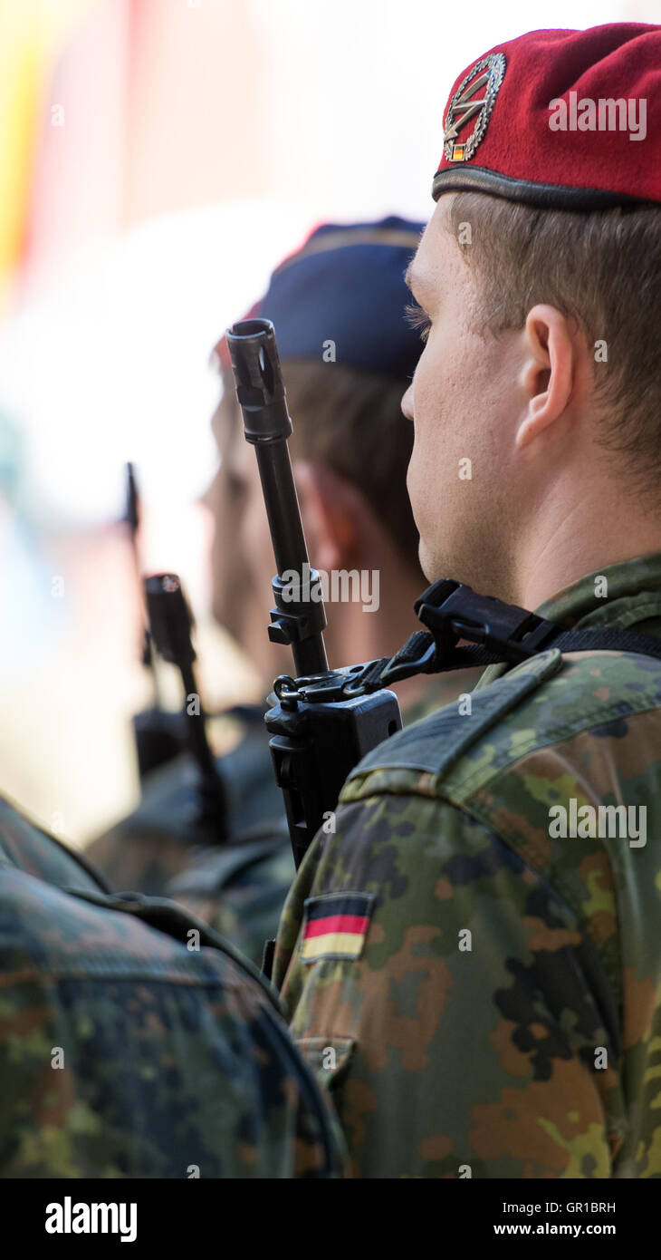 Storkow, Germany. 06th Sep, 2016. The muzzle of a G36 assault rifle ...