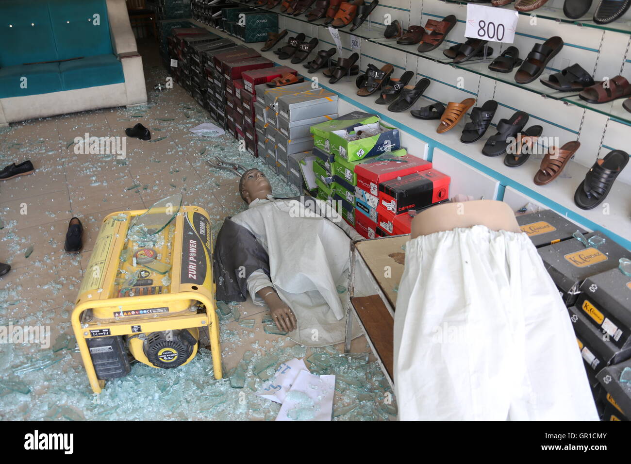 Broken Mannequin High Resolution Stock Photography and Images - Alamy