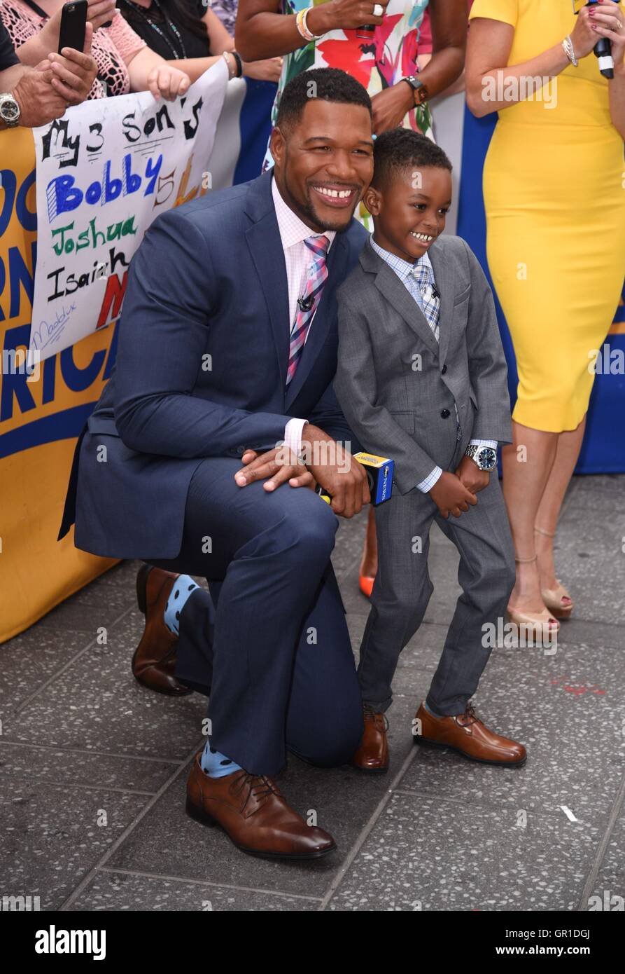 New York, NY, USA. 6th Sep, 2016. Michael Strahan, Mini Michael Strahan ...