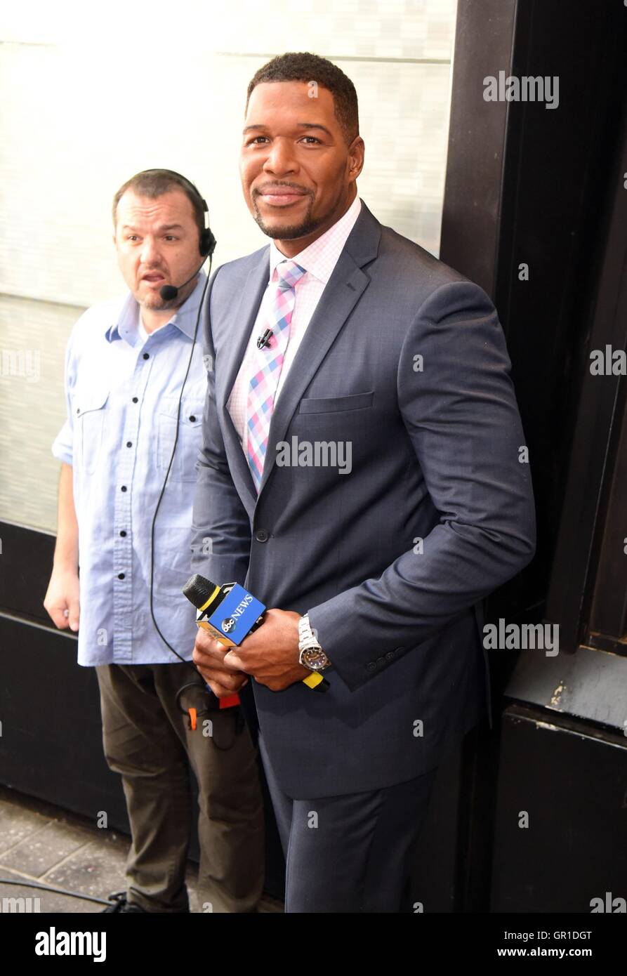 New York, NY, USA. 6th Sep, 2016. Michael Strahan out and about for ...