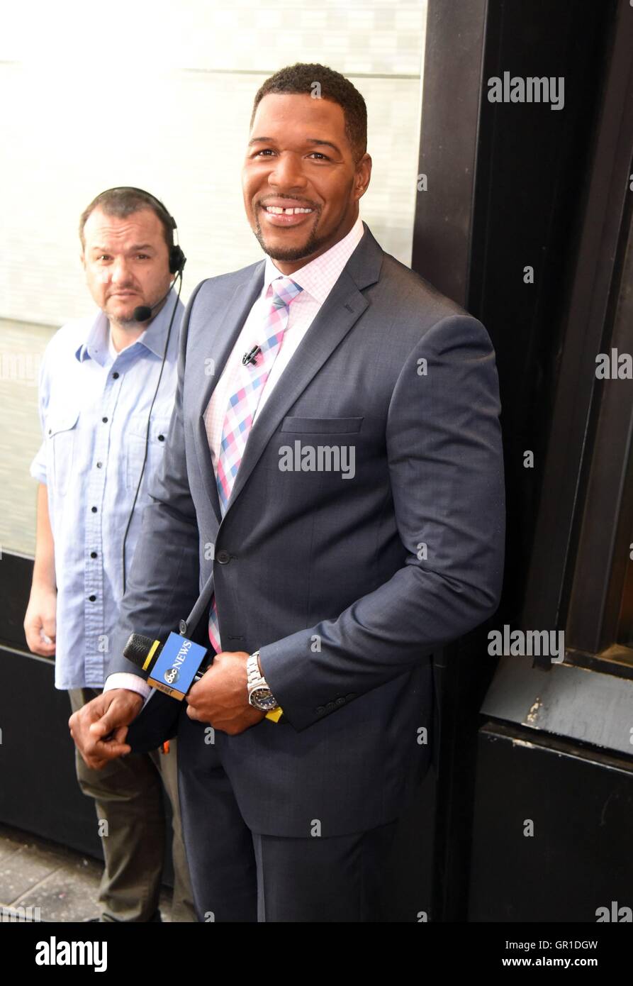 New York, NY, USA. 6th Sep, 2016. Michael Strahan out and about for ...