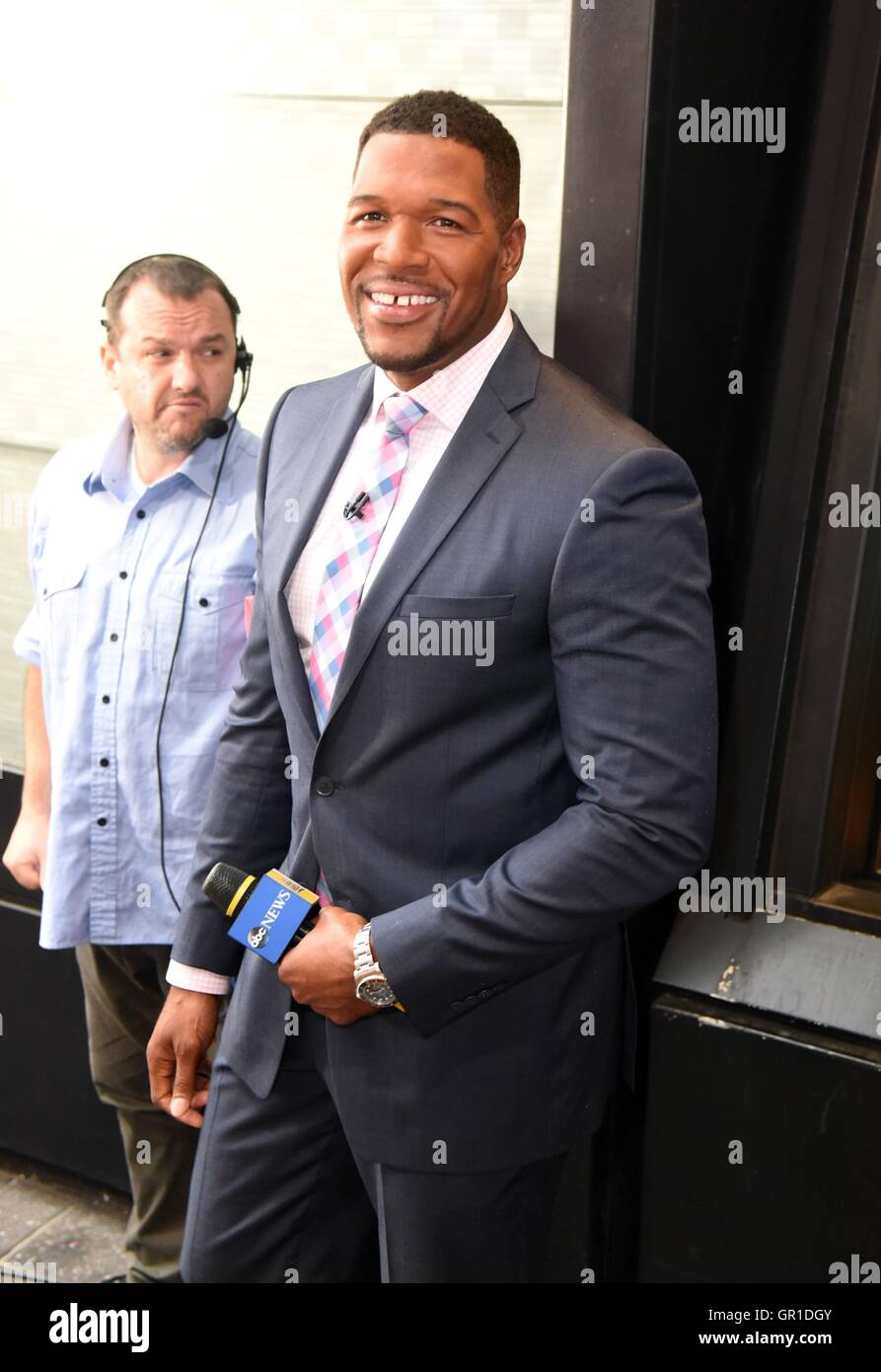 New York, NY, USA. 6th Sep, 2016. Michael Strahan out and about for ...