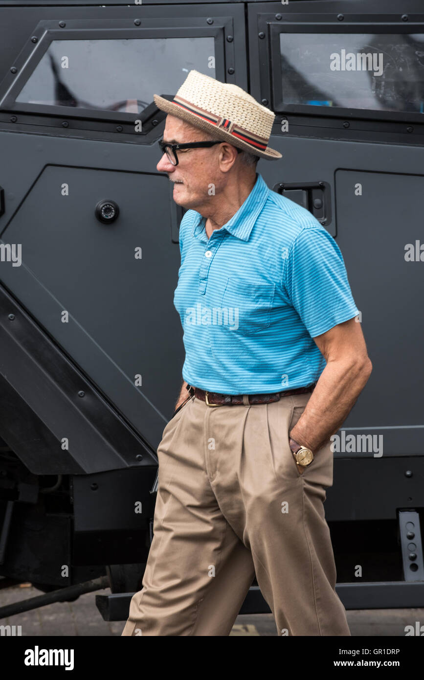 Actor Mark Rylance on set "Ready Player One" Steven Spielberg's new ...
