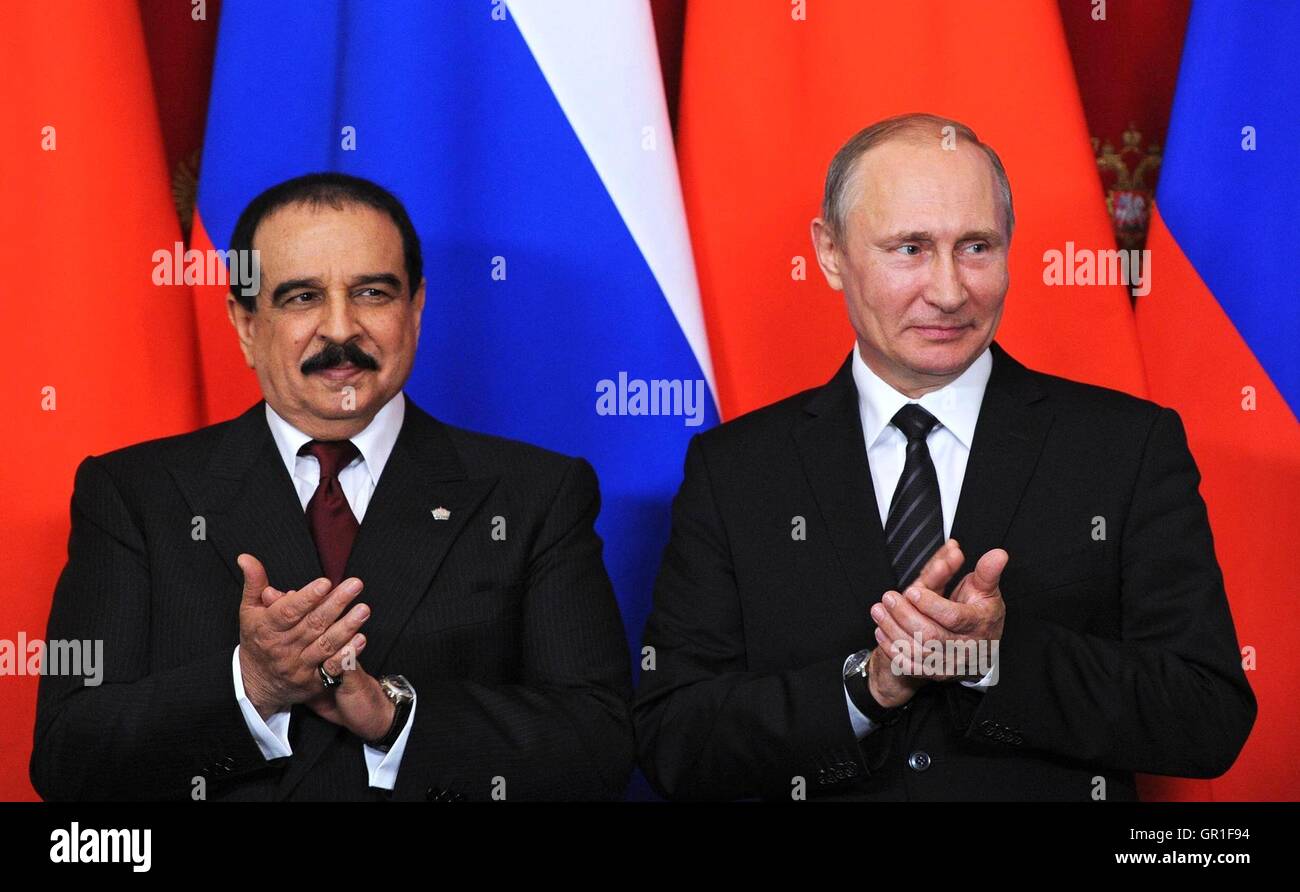 Russian president vladimir putin king hi-res stock photography and ...