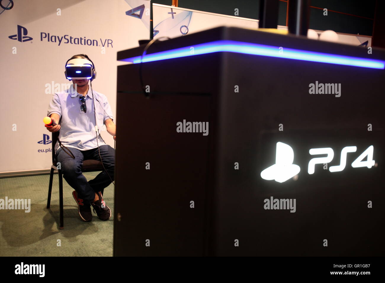 Playstation 4 Launch High Resolution Stock Photography and Images - Alamy