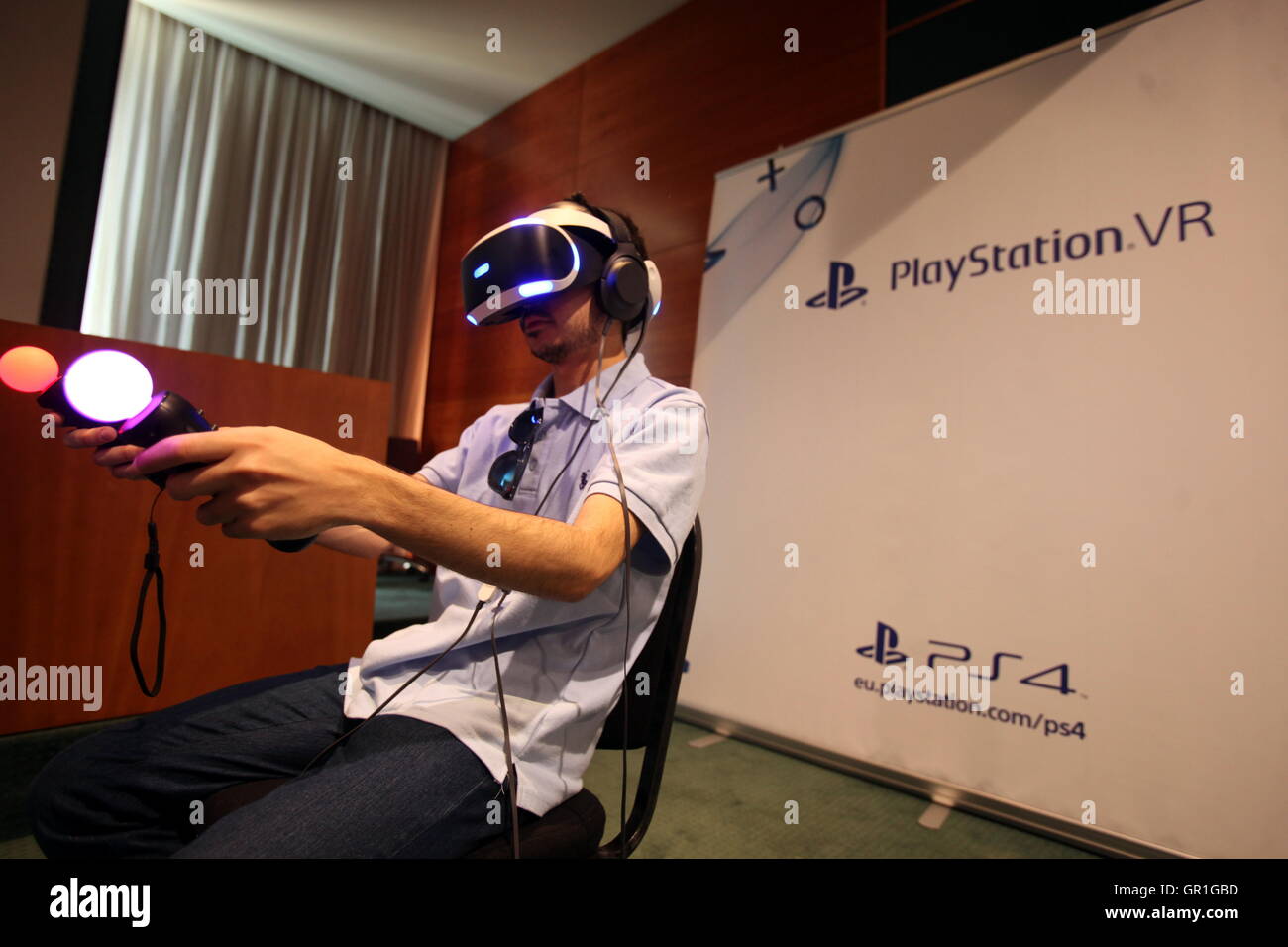 Playstation 4 Launch High Resolution Stock Photography and Images - Alamy