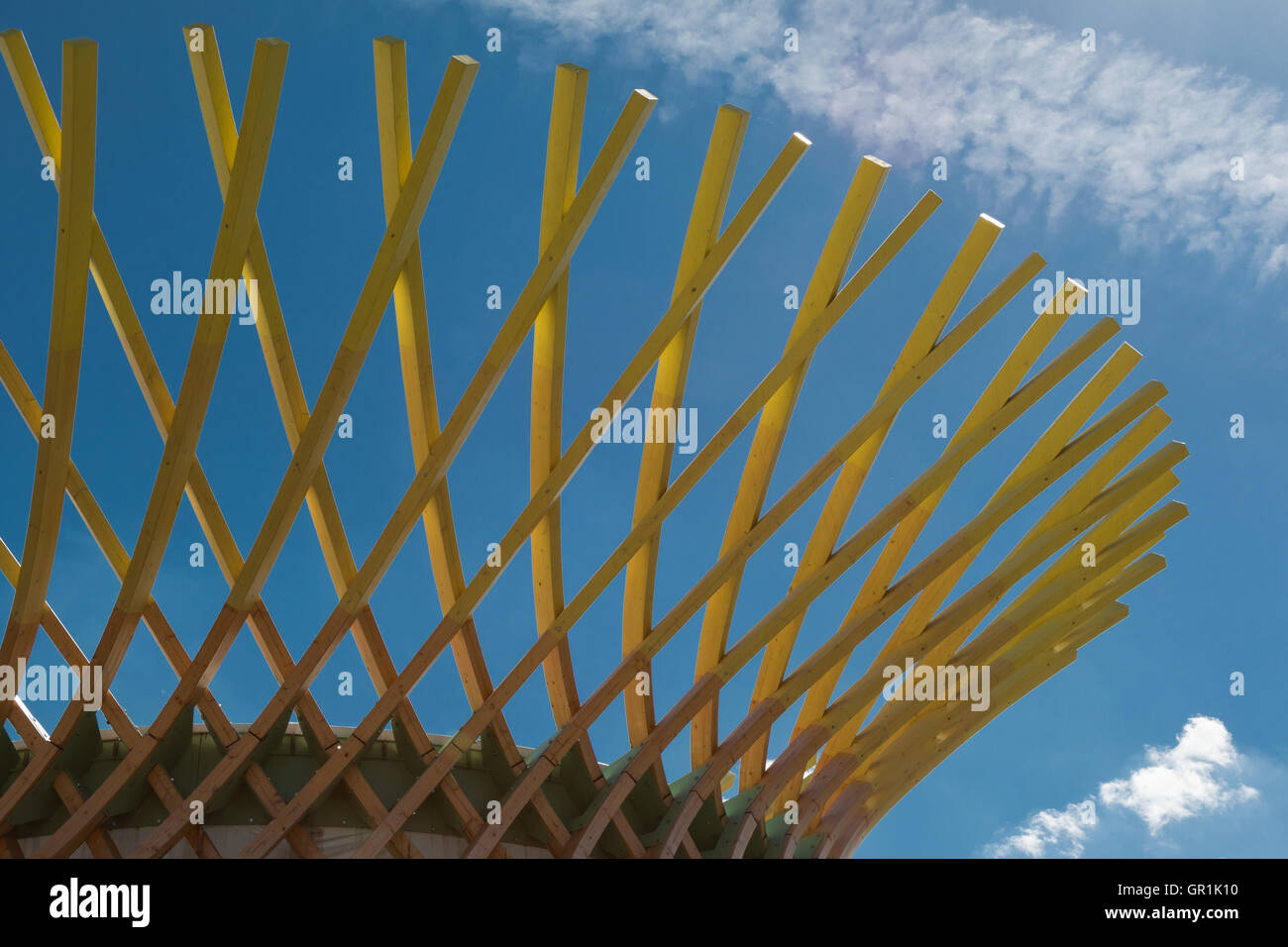 Wooden Curved Structure: Building with Modern Architectural Design ...