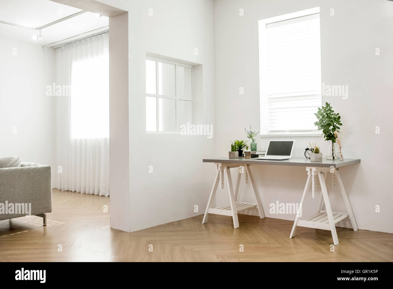 Windows table hi-res stock photography and images - Alamy