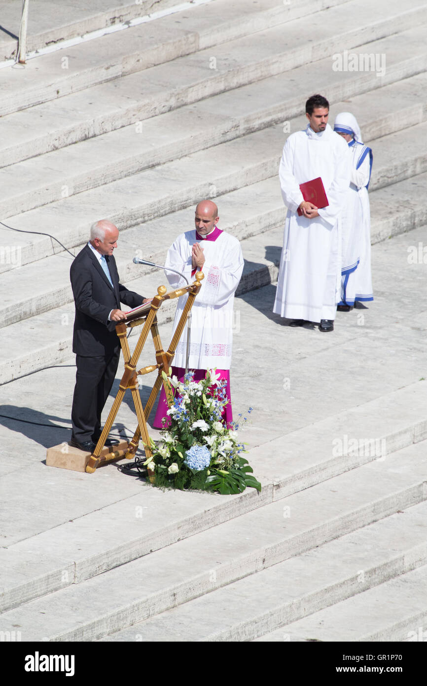 Canonization of Mother Teresa of Calcutta Stock Photo - Alamy