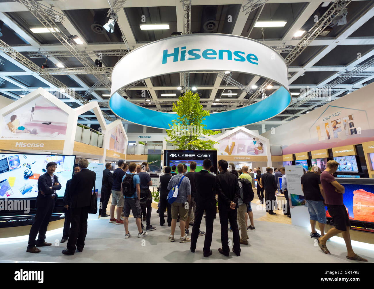 Hisense hi-res stock photography and images - Alamy