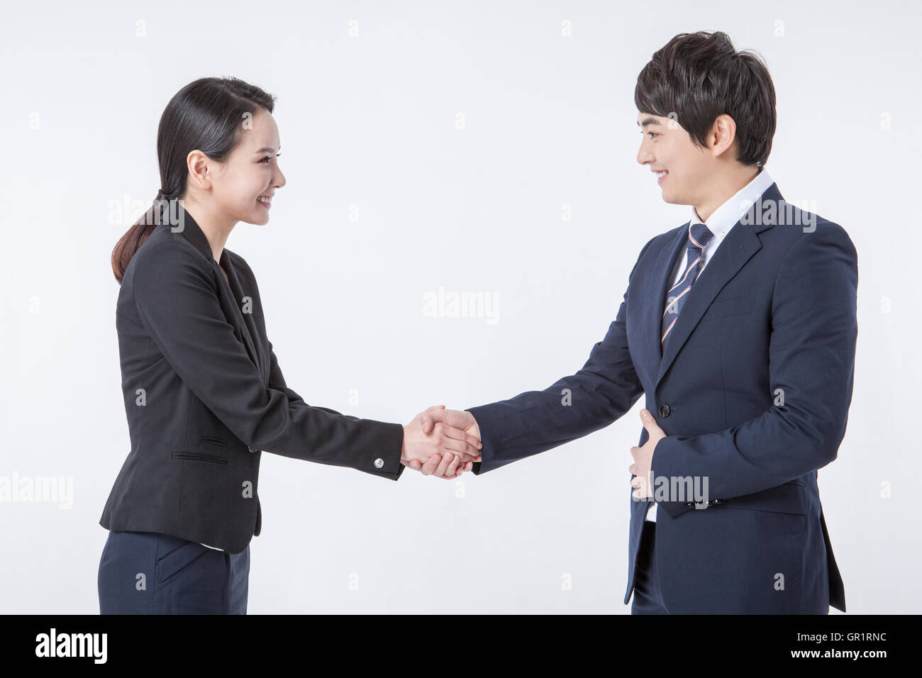Business people shaking hands hi-res stock photography and images - Alamy