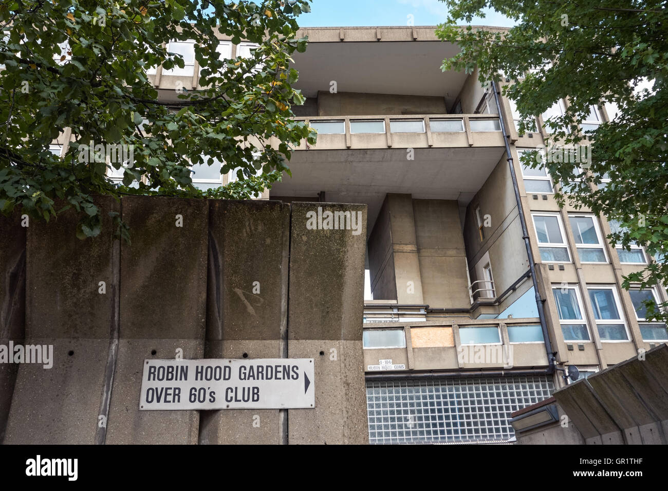 Robin Hood Gardens housing estate in Poplar, Constructed in 1972 ...