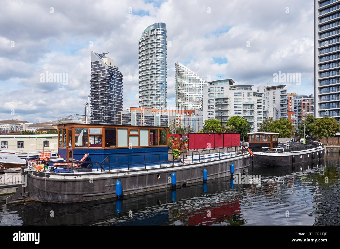 Boats in poplar dock hi-res stock photography and images - Alamy