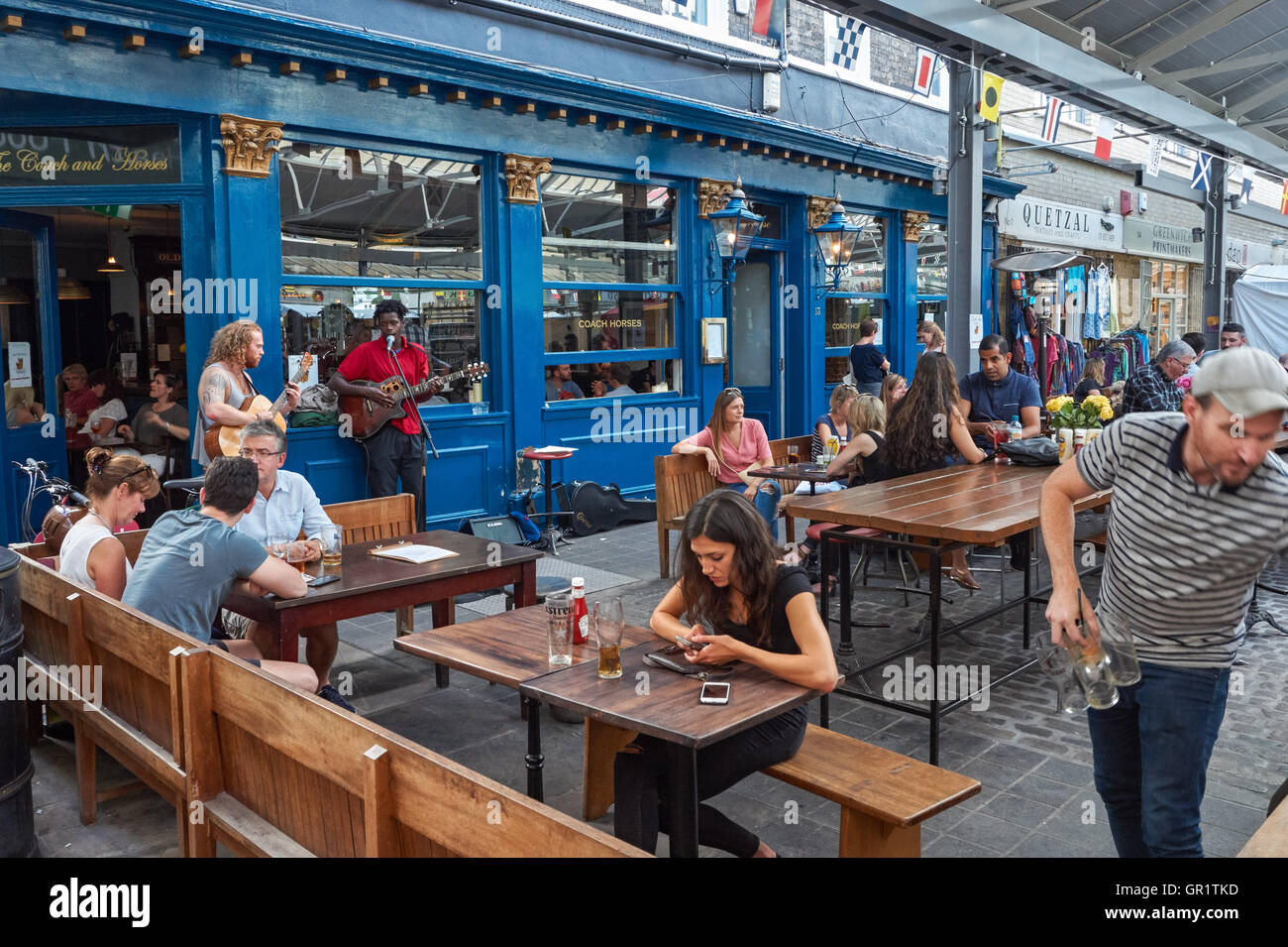 Coach and horses pub hi-res stock photography and images - Alamy