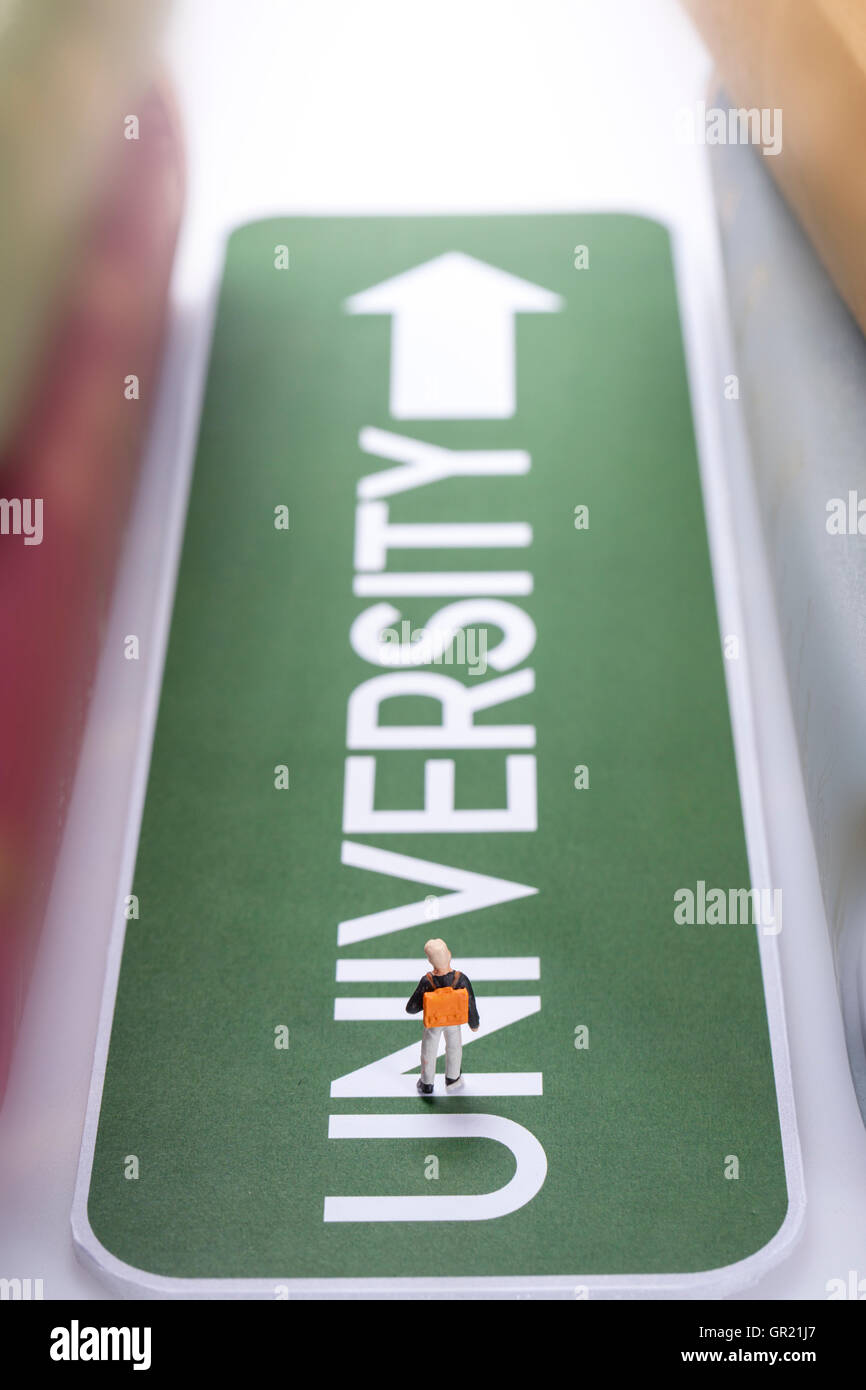 University entrance hi-res stock photography and images - Alamy