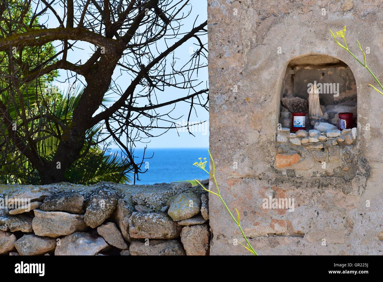 Scary ancient haunted tomb. Favignana, Sicily, Italy Stock Photo - Alamy