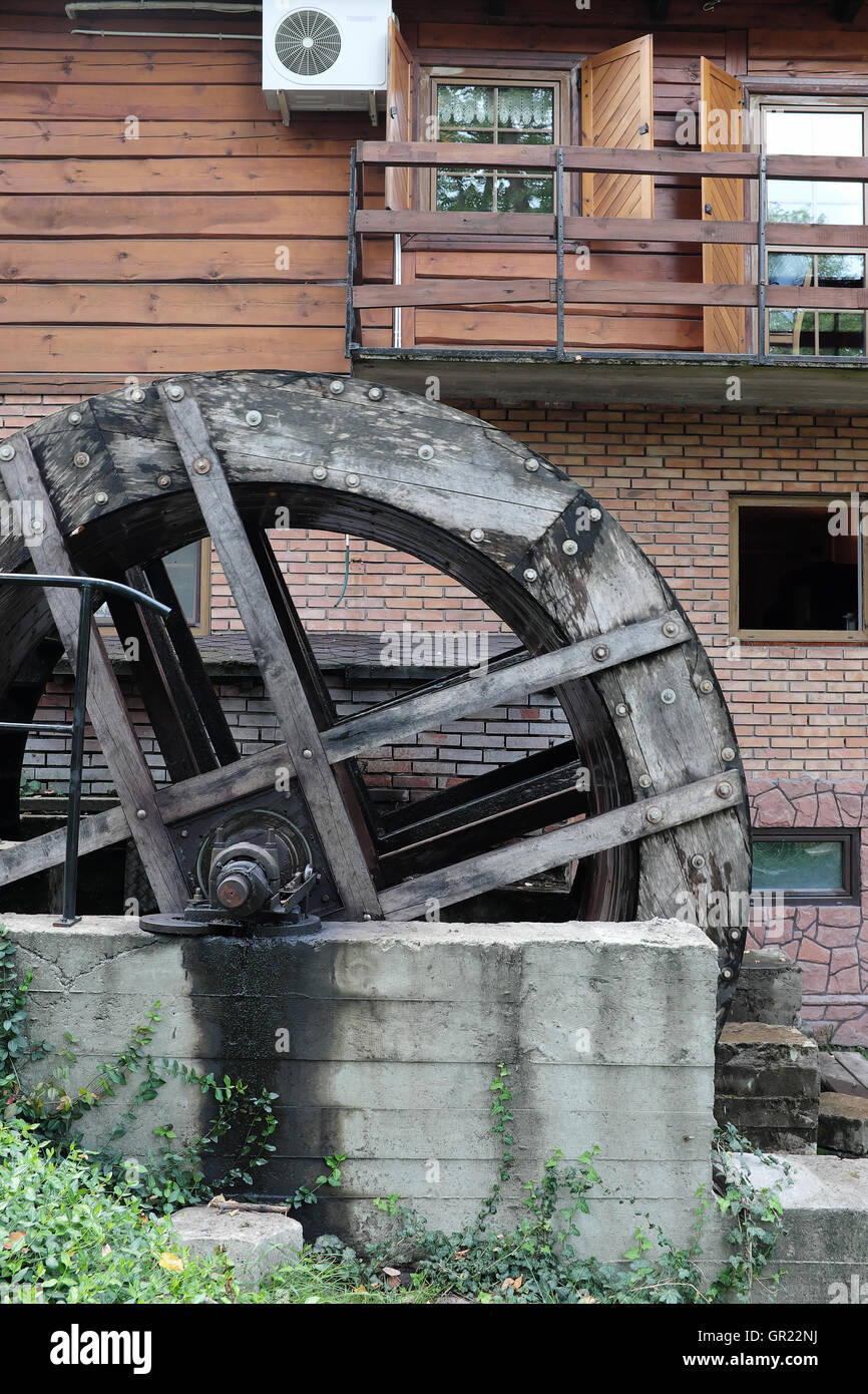 Wooden spinning wheel rotating and working, Zwierzyniec,Roztocze,Poland ...