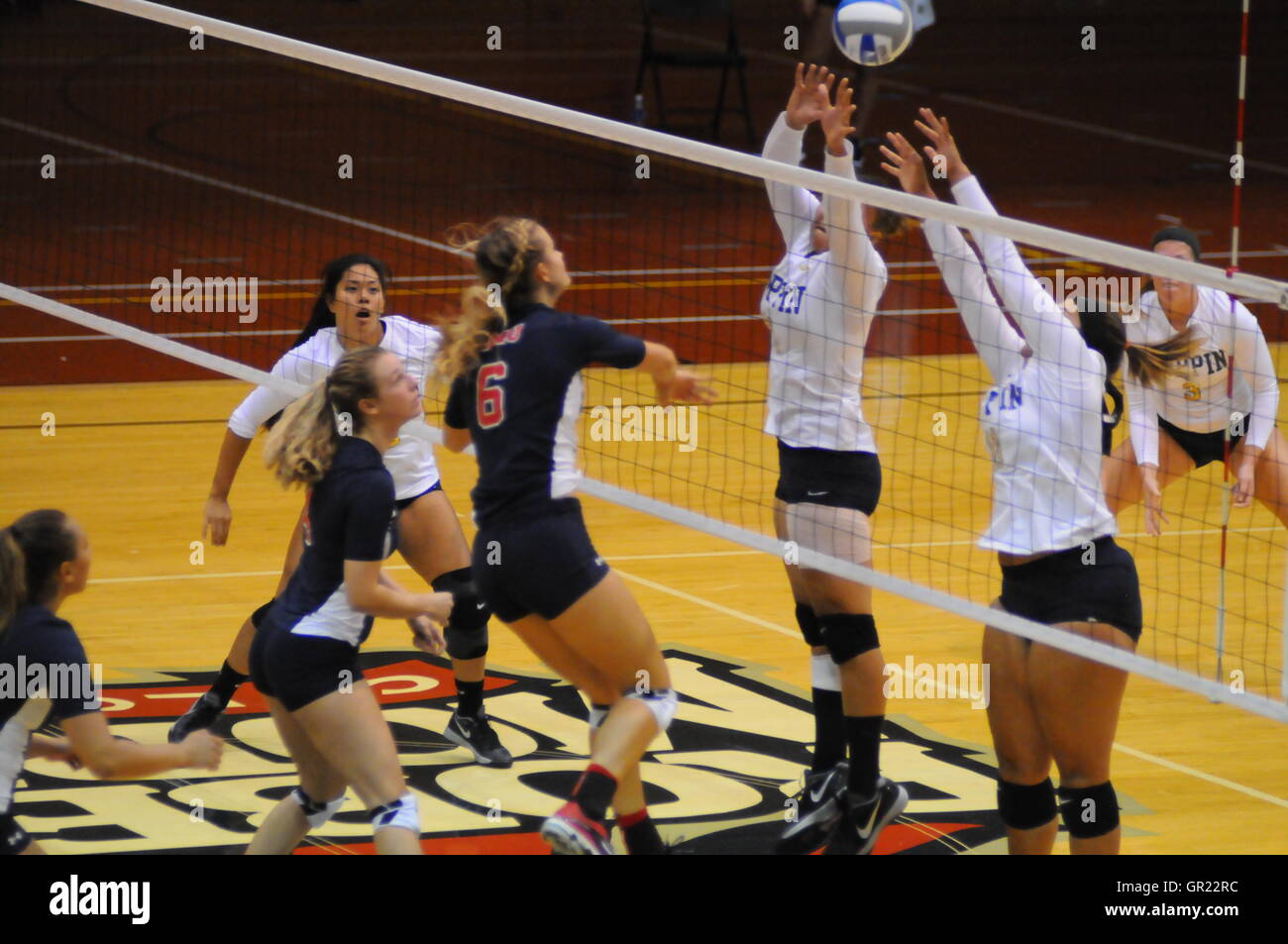 College volleyball hi-res stock photography and images - Alamy