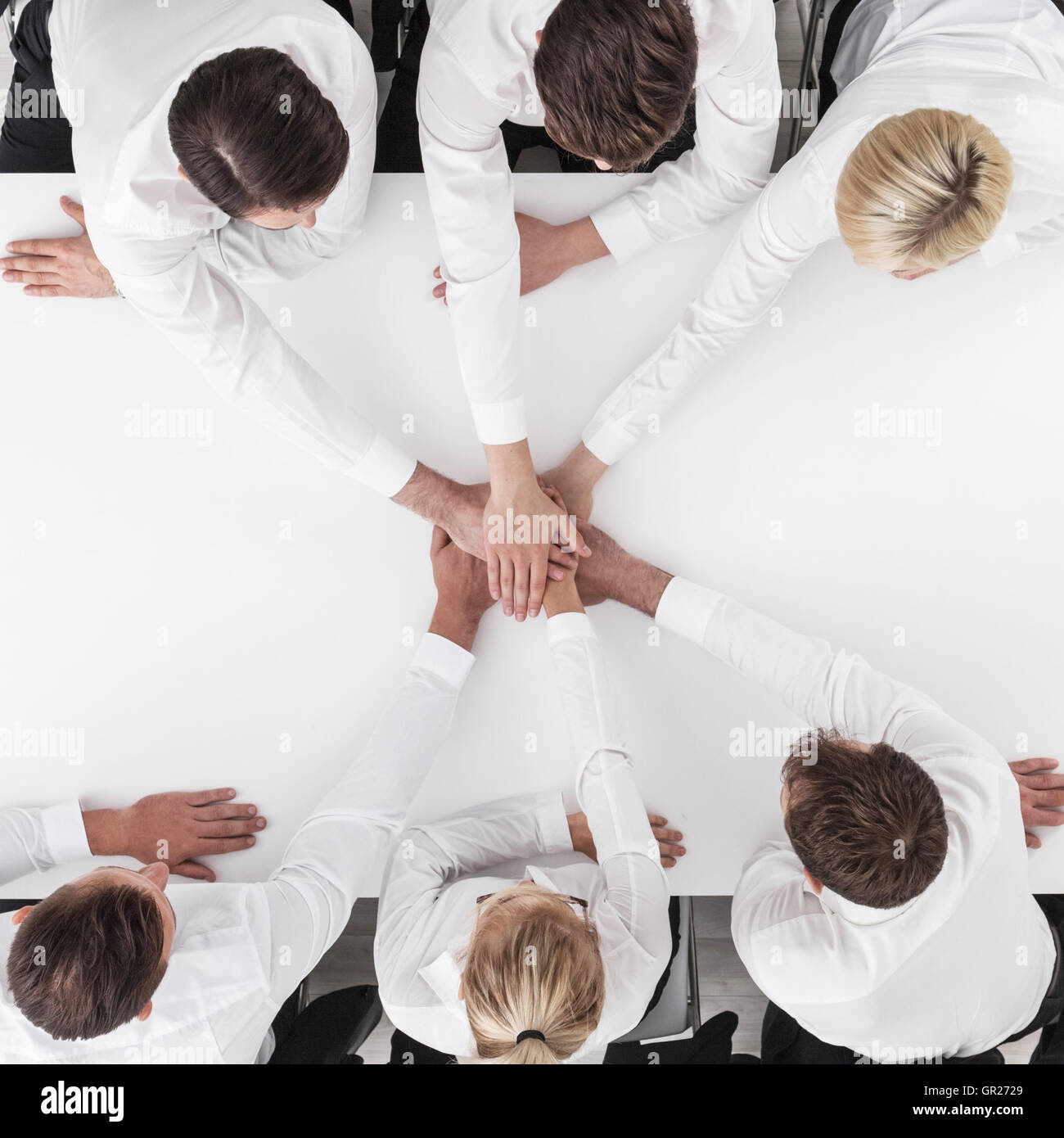 Team meeting around table hi-res stock photography and images - Alamy