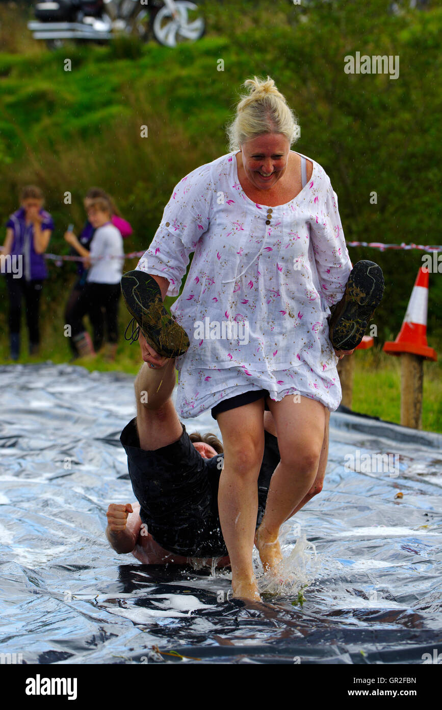 Dragging hi-res stock photography and images - Alamy