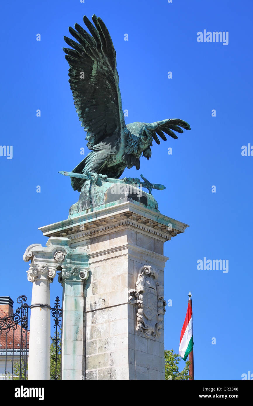 Budapest raven sculpture Stock Photo - Alamy