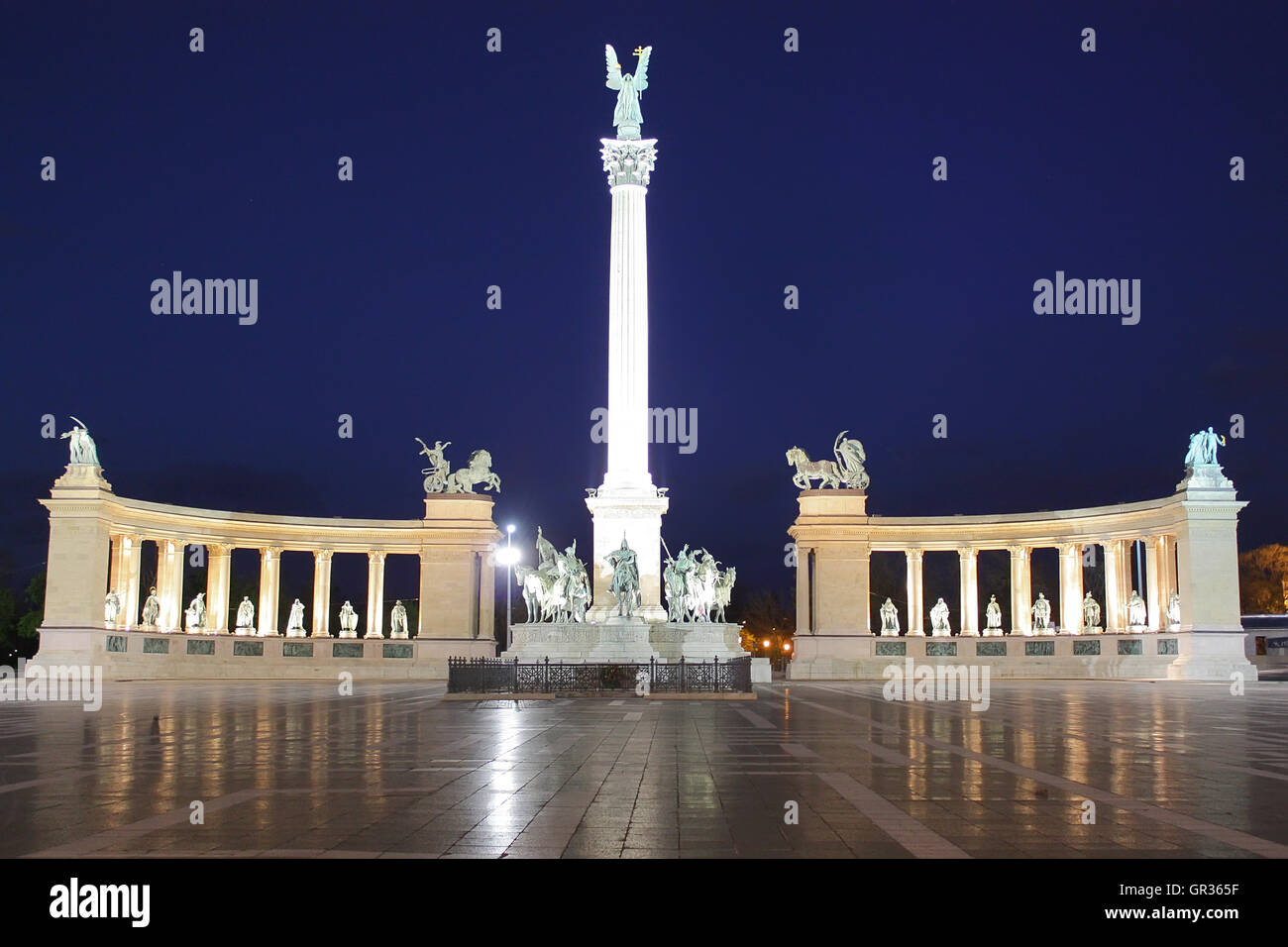 Republic square, budapest hi-res stock photography and images - Alamy