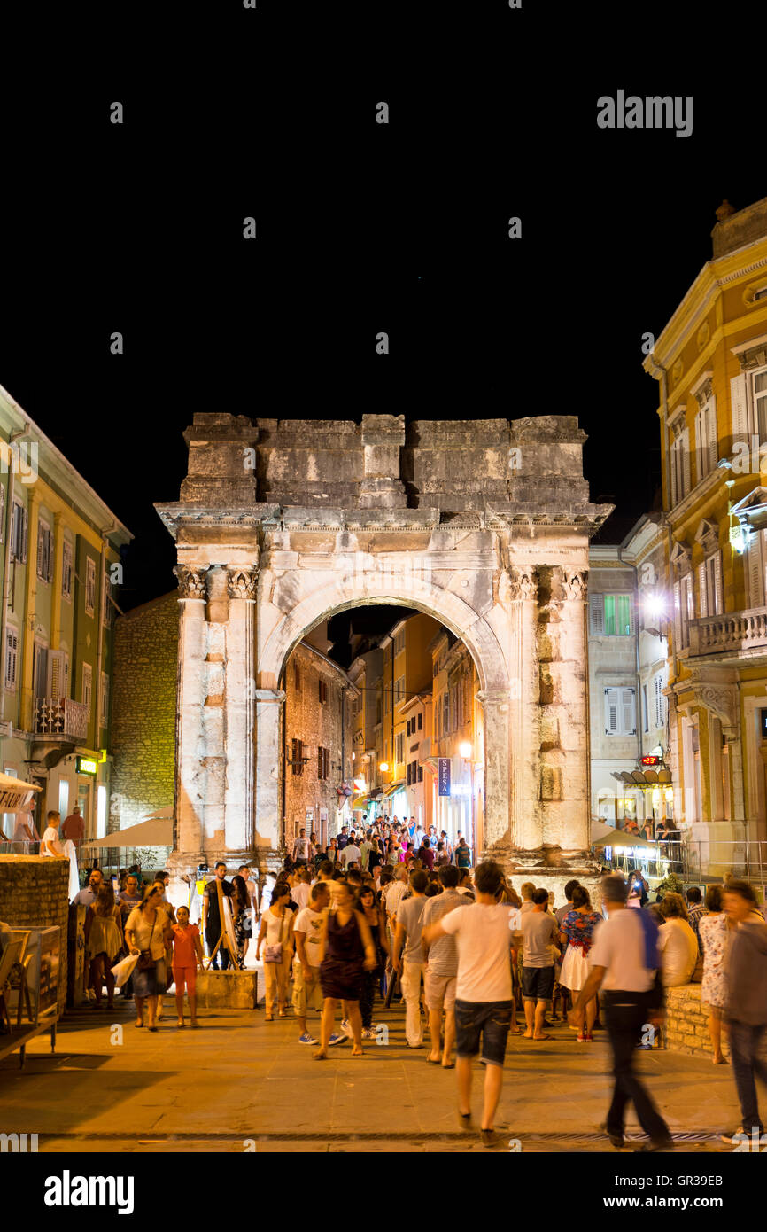 Roman arena crowd hi-res stock photography and images - Alamy