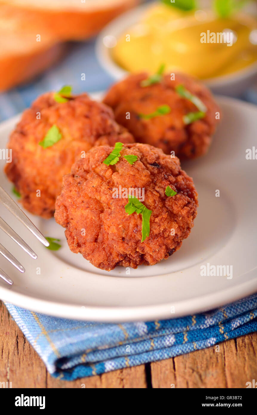 White ball mustard hi-res stock photography and images - Alamy