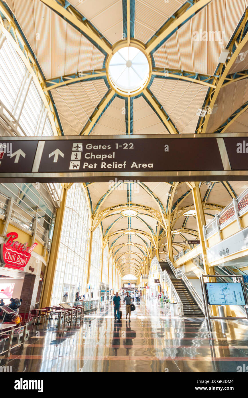 Ronald reagan national airport terminal hi-res stock photography and ...