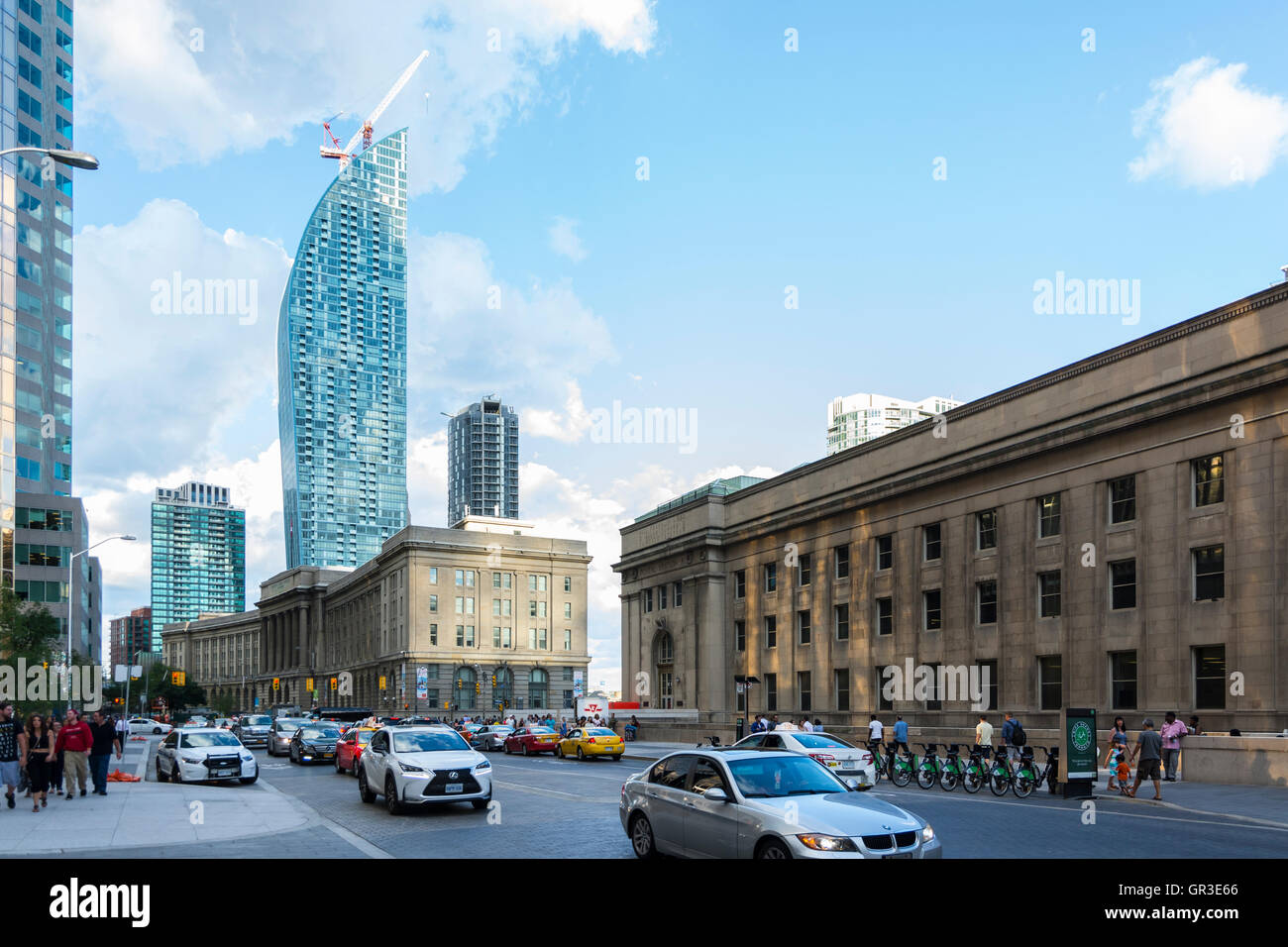 Toronto street view hi-res stock photography and images - Alamy
