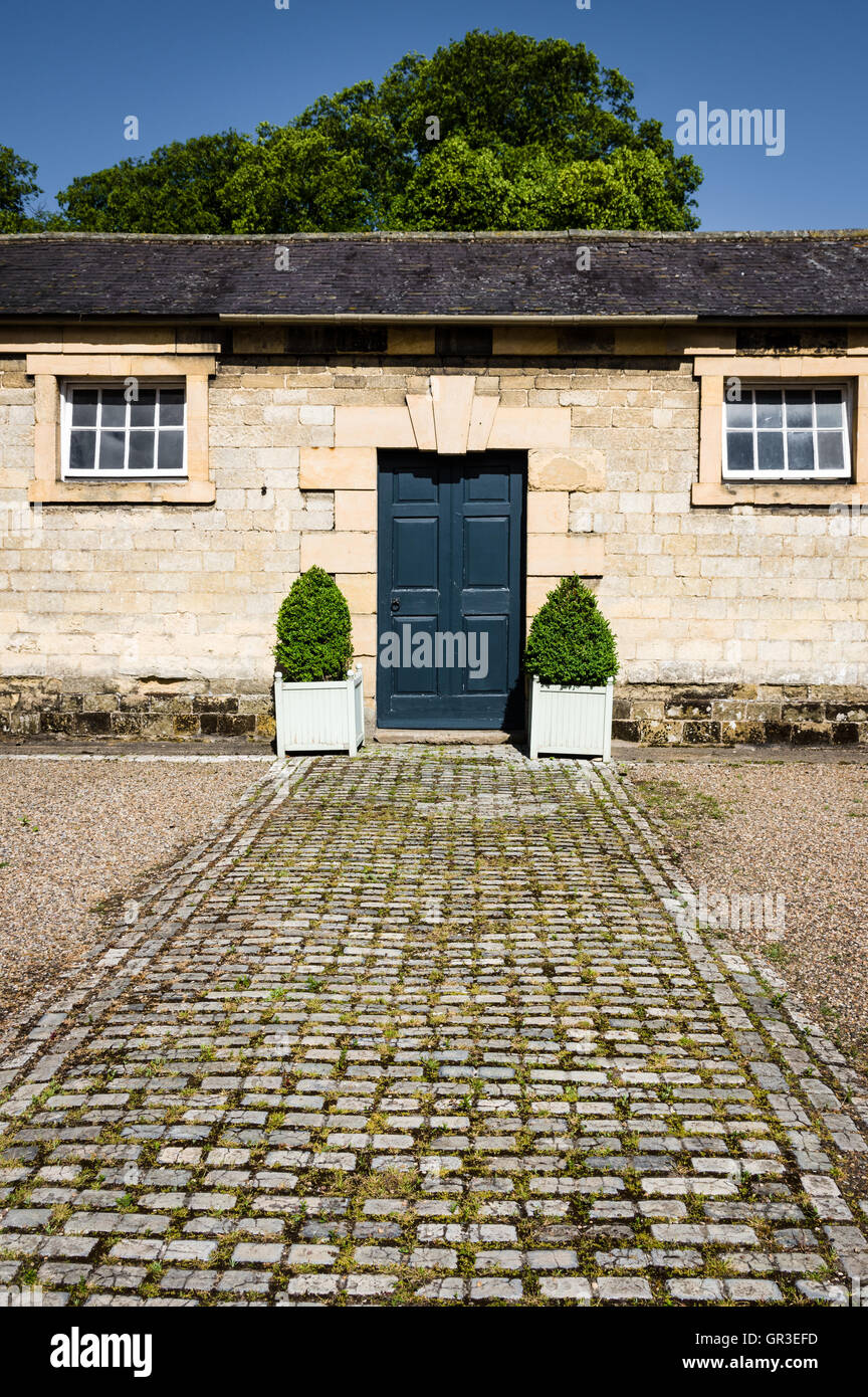 Clipped box door hi-res stock photography and images - Alamy