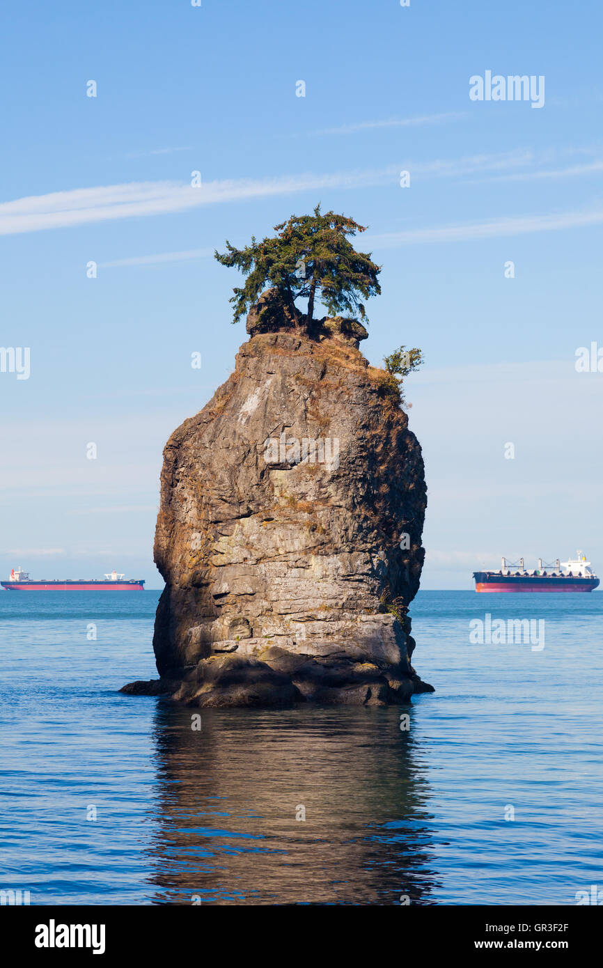 Siwash Rock by the Stanley Park sea wall, Vancouver, Canada Stock Photo ...
