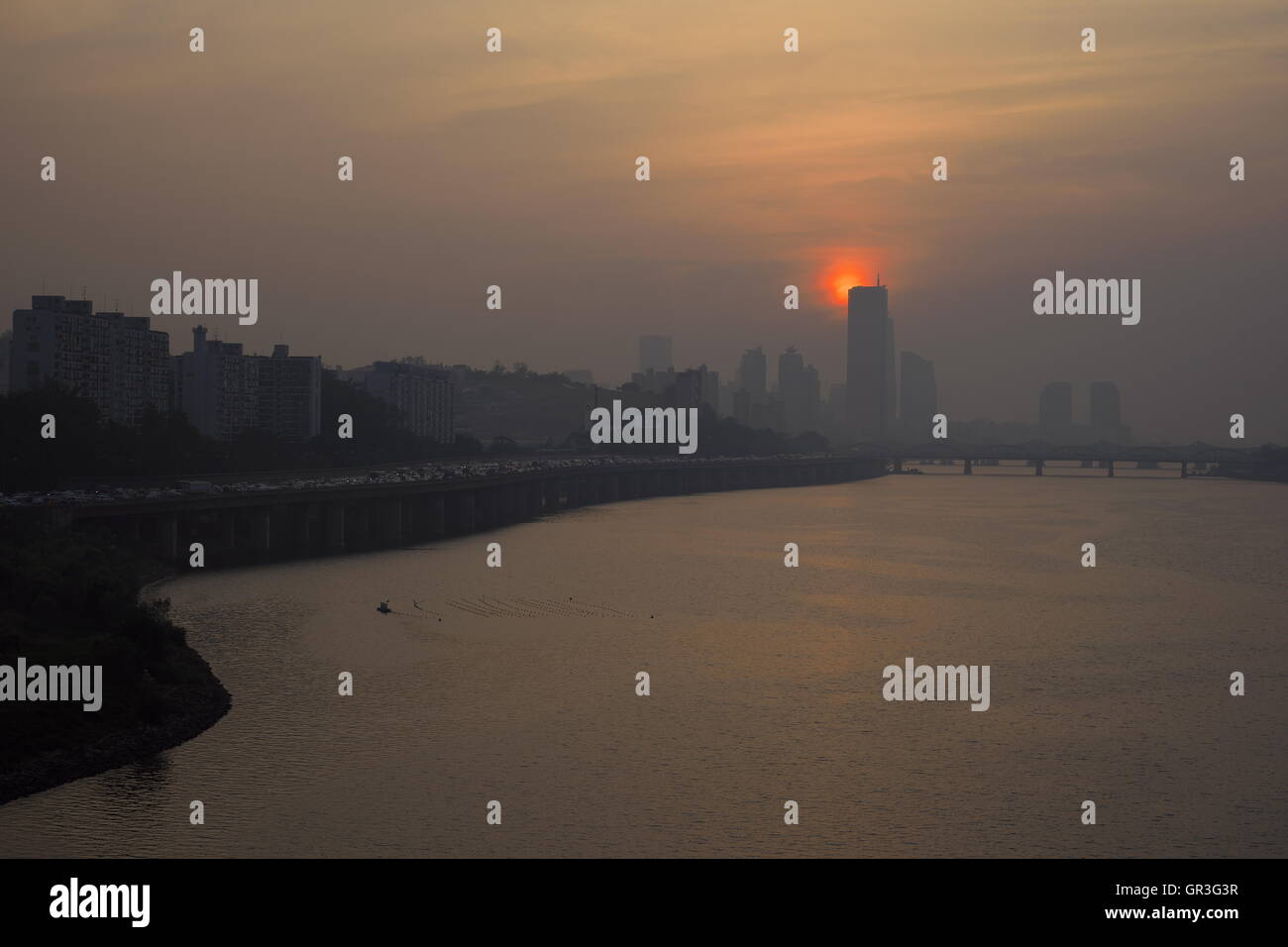 Seoul city skyline at han river seoul hi-res stock photography and ...