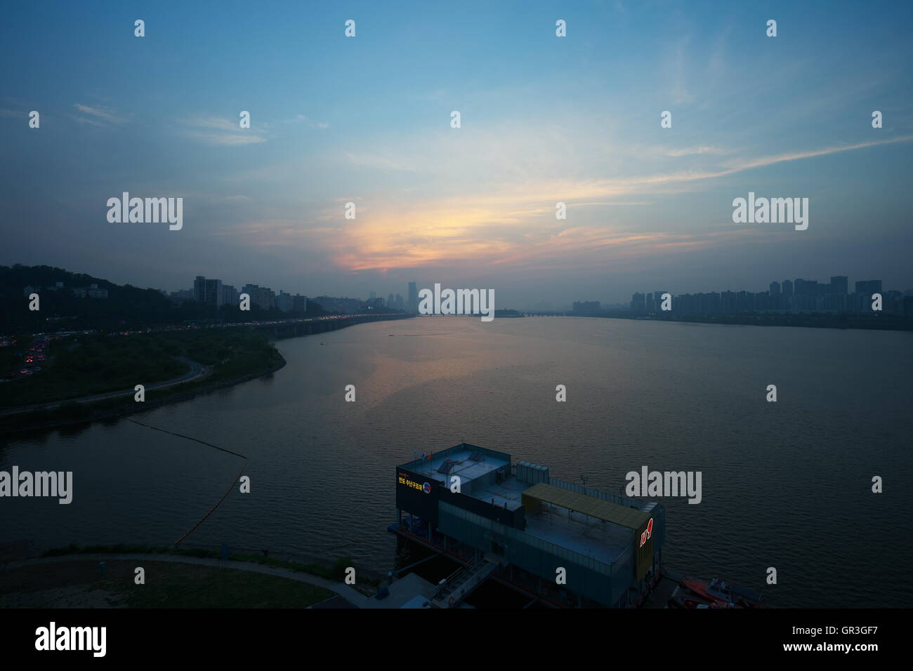 Evening view of Dongjak Bridge and N Seoul Tower over Han River ...