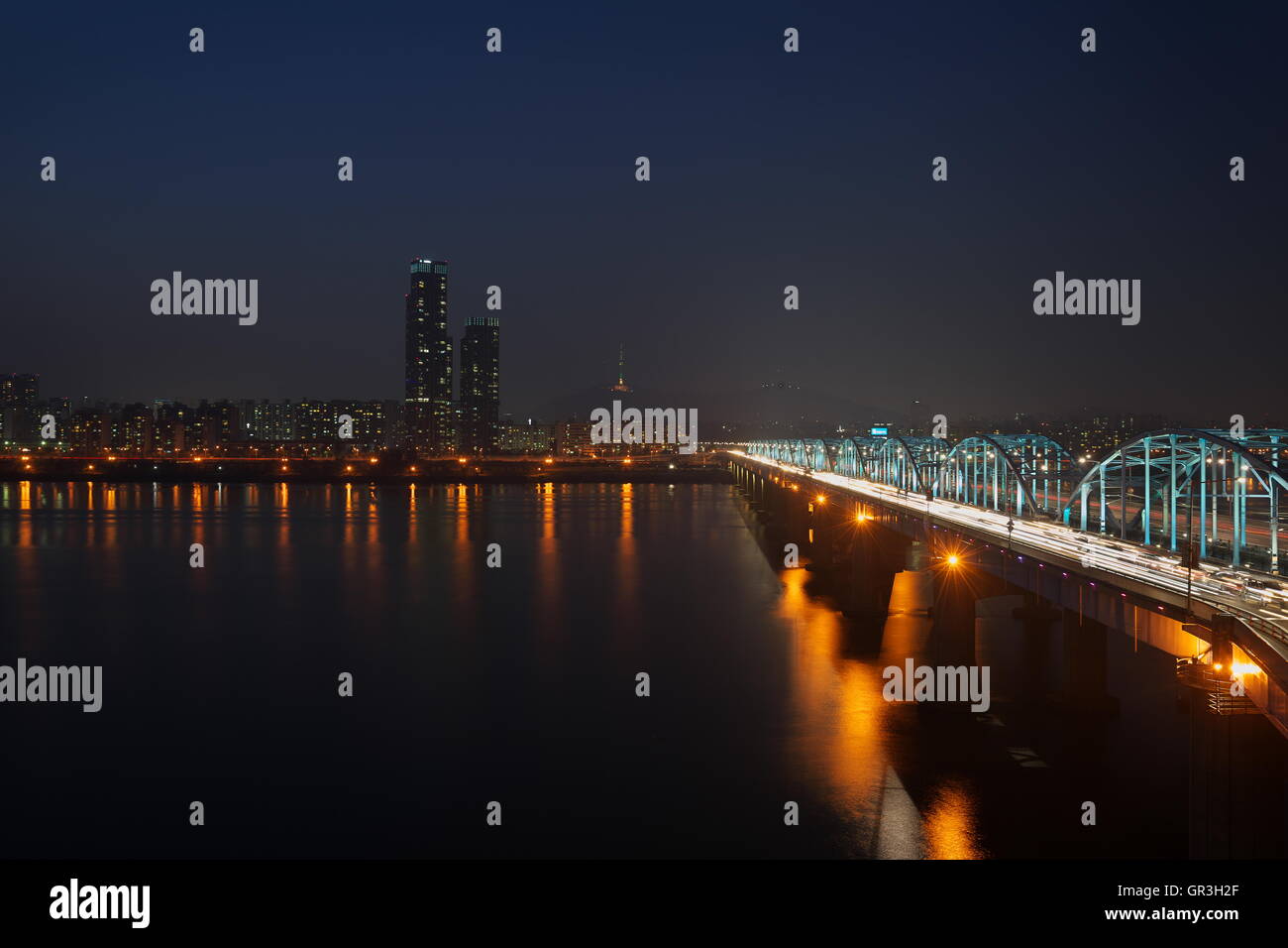 Evening view of Dongjak Bridge and N Seoul Tower over Han River ...