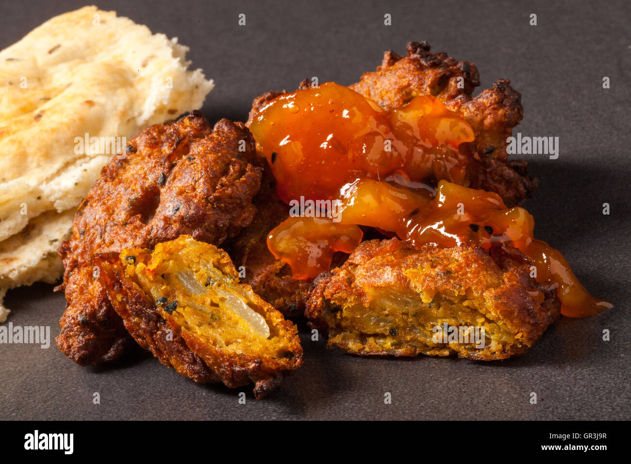 Indian pakora hi-res stock photography and images - Alamy