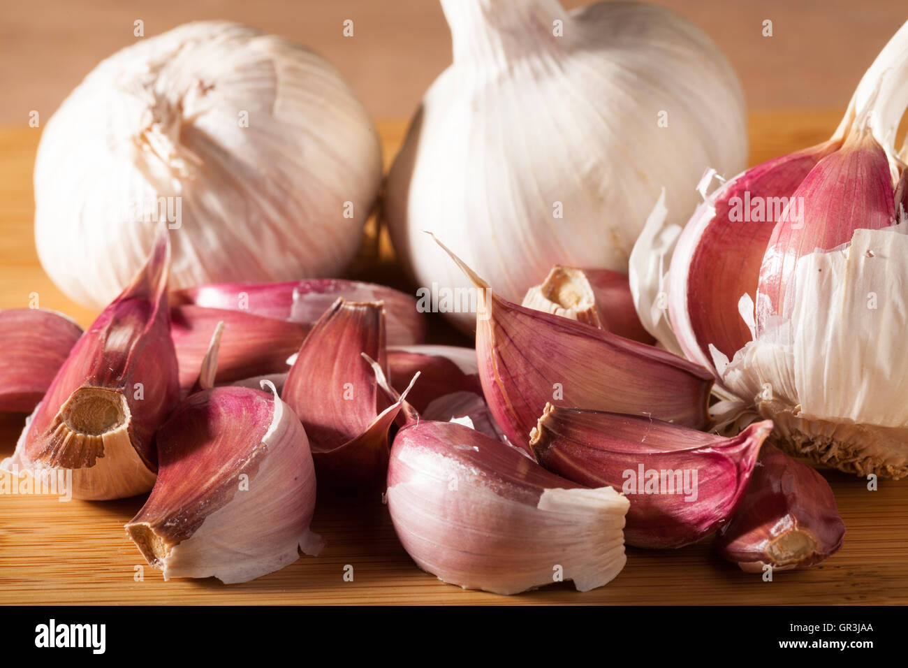 Garlic whole and cloves Stock Photo - Alamy