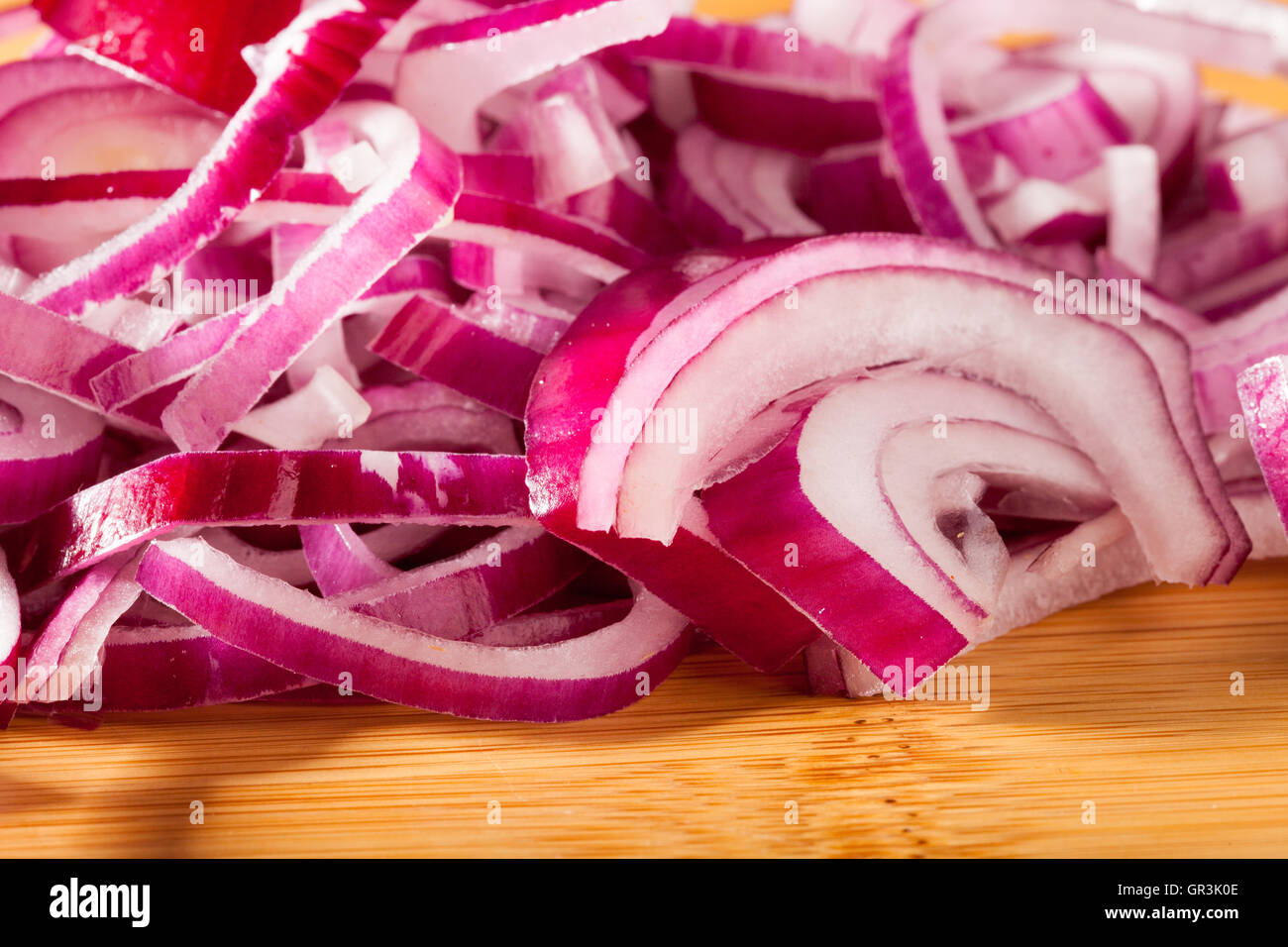 Sliced red onion Stock Photo - Alamy