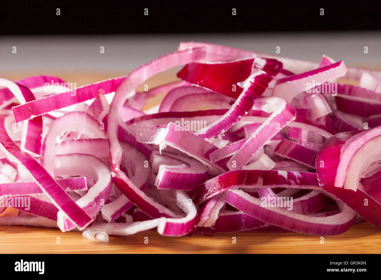 Sliced red onion Stock Photo - Alamy