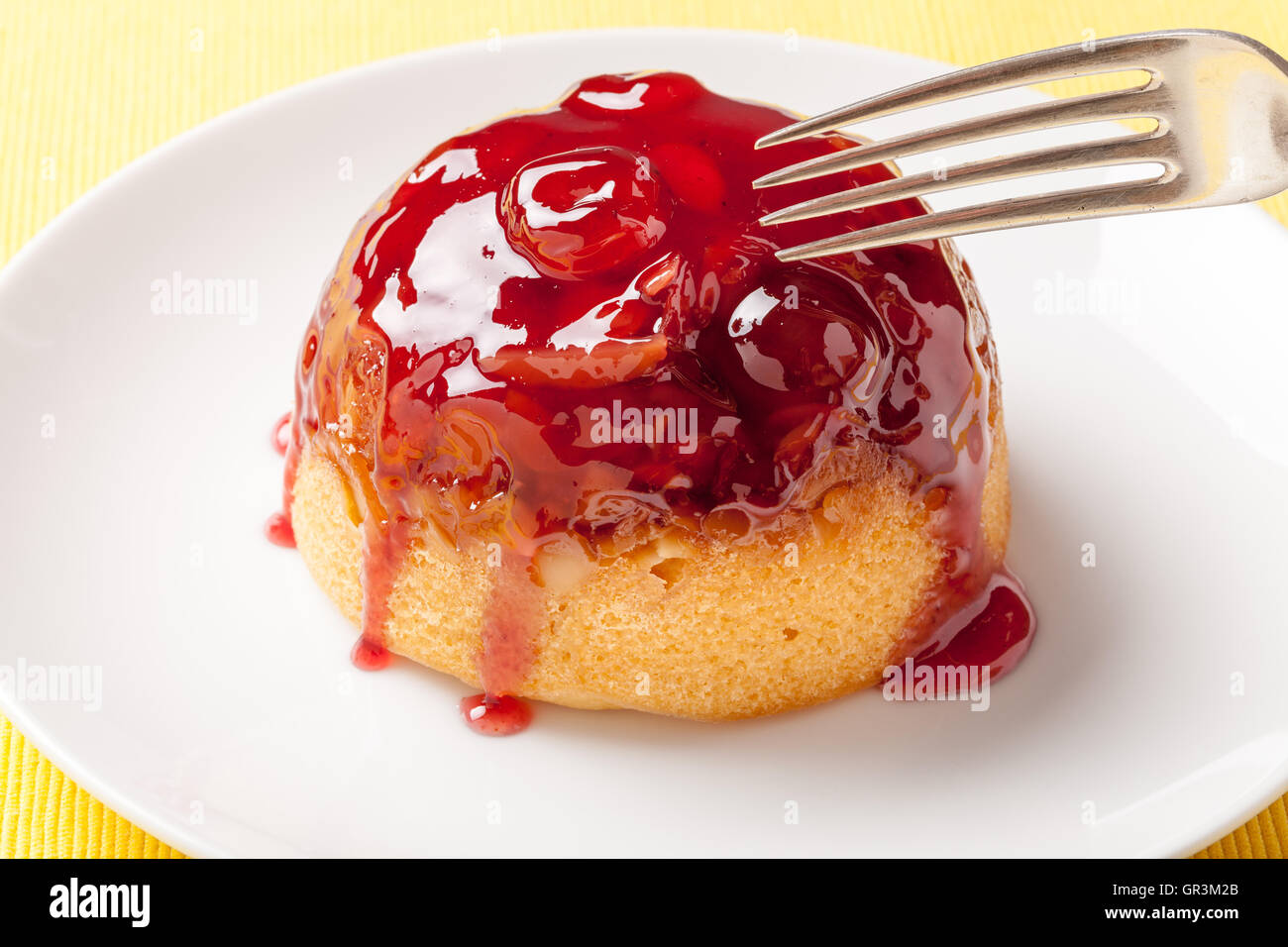 Jam Sponge Pudding Stock Photo - Alamy