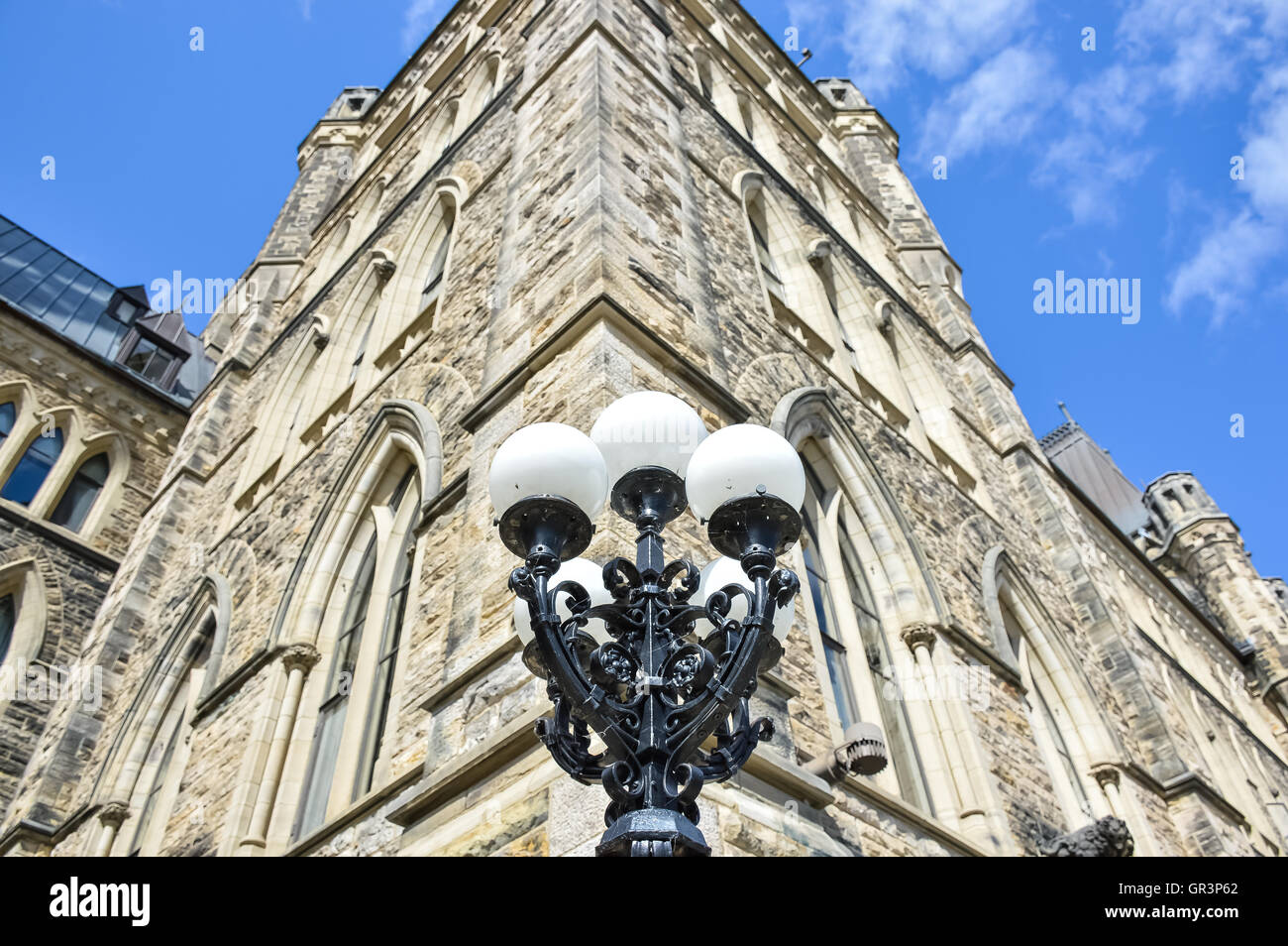 The street light in front of the Ottawa Parliament Clock Tower (Canada ...